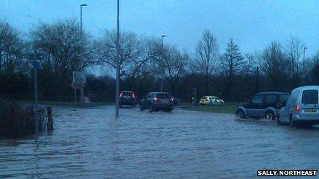 UK storm: Strong winds and rain batter Dorset - BBC News