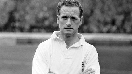 Sir Tom Finney: Why he remained a Preston North End legend - BBC Sport