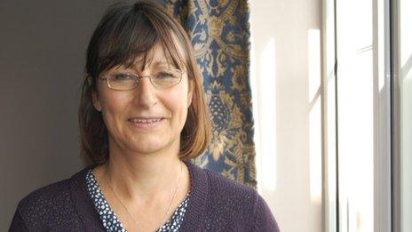 UK floods: How one woman held back the water - BBC News