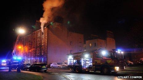 Perth fire: Resident jumped from top floor flat - BBC News