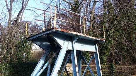 Point of Ayr Colliery headgear returns as memorial - BBC News