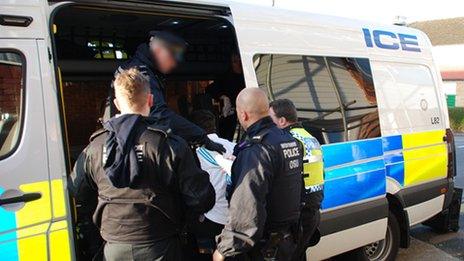 Raids in Kent to crackdown on rail passenger thieves - BBC News