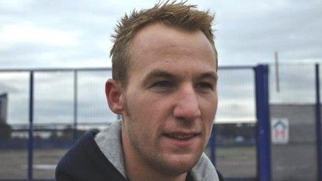 Tributes to Gareth Roberts after fatal 4x4 hill fall - BBC News