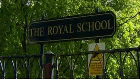 Armagh schools agree over 'centres of excellence' - BBC News