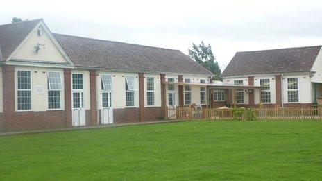 New academy primary school planned for Reading - BBC News