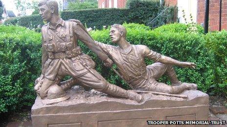 WW1 hero Fred Potts statue funding bid continues - BBC News
