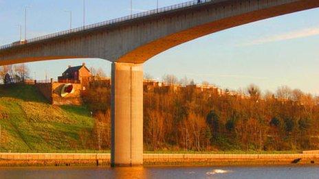 Redheugh Bridge closed for maintenance - BBC News