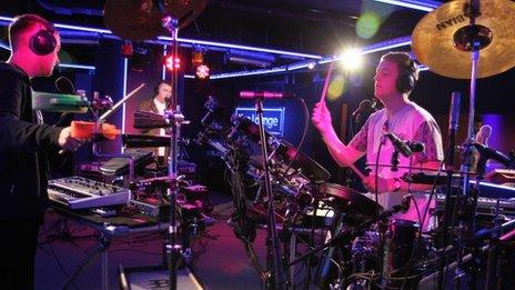 Disclosure's Settle goes platinum on Official Album Chart - BBC News