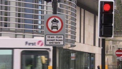 'Thousands' flout Bath's Dorchester Street bus gate rules - BBC News