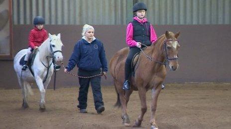 Nuneaton riding school gets 15-year lease following rent row - BBC News