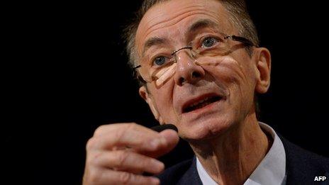 Gerard Mortier given posthumous opera award - BBC News