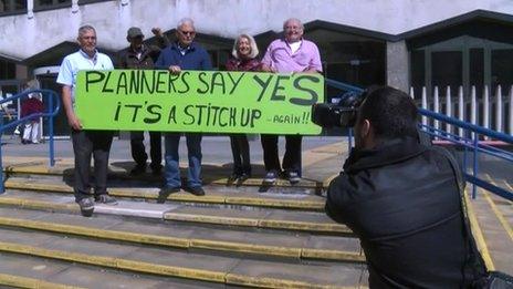 Southend flood defence backed despite protest - BBC News