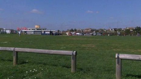 Southend flood defence backed despite protest - BBC News