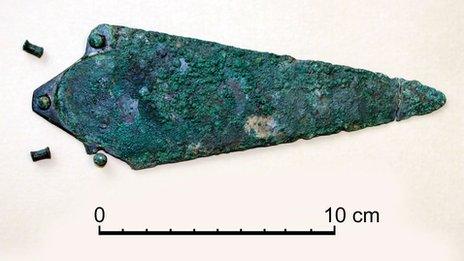 Chichester remains: Tests on 4,000-year-old Racton Man - BBC News