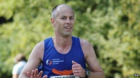 Donations surge for London Marathon runner Robert Berry - BBC News
