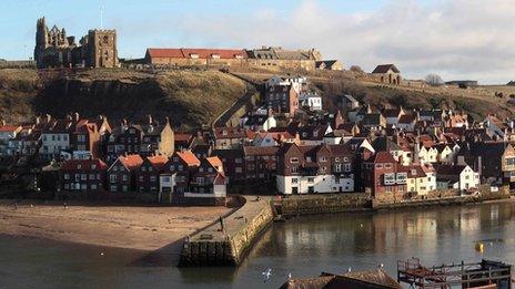Whitby flood wall approved - BBC News