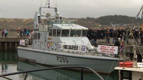 HMS Dasher returns for Cornish exercise - BBC News