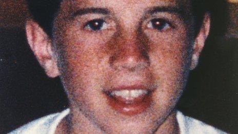 Hillsborough inquests: PC took 'no notice' of screams for help - BBC News