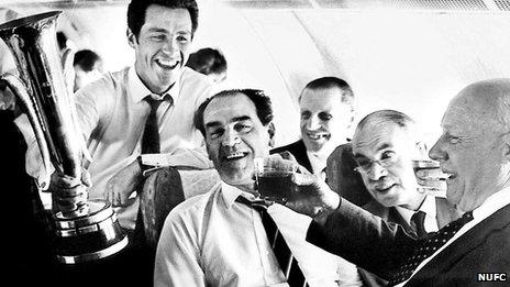 Newcastle United stadium honour for Joe Harvey - BBC News