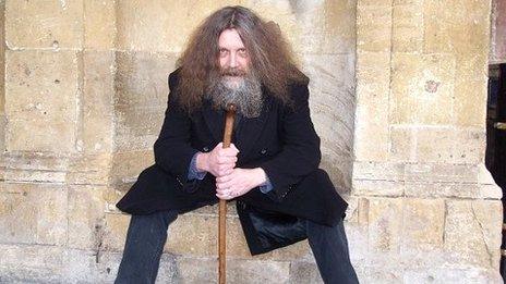 Comic book writer Alan Moore hits out at county library service - BBC News