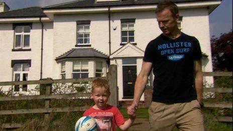 Ex-footballer Jody Craddock finds new identity as artist - BBC News