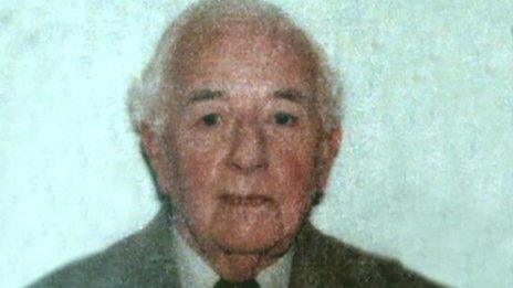 Detective's anger at killer Anthony Swindells prison move - BBC News