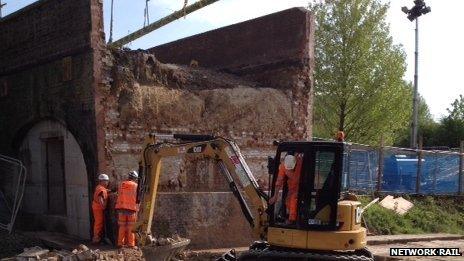 Dauntsey railway bridge in Wiltshire is demolished - BBC News
