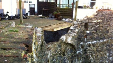 Row over storm damaged sea wall repairs in Ilfracombe - BBC News