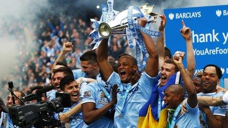 Manchester City's Premier League title celebrations draw crowds - BBC News