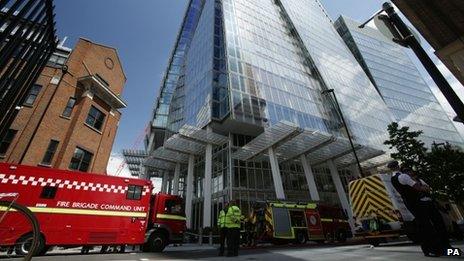 London skyscraper the Shard evacuated after smoke alert - BBC News