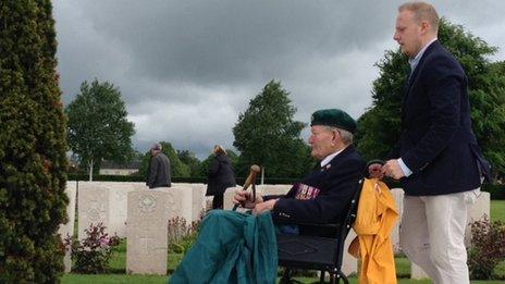D-Day: Francois Hollande's plea to fight threats to peace - BBC News