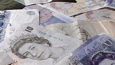 Woman claimed benefit for non-existent children - BBC News