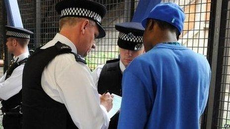 1,000 under-10s searched by police in England and Wales - BBC News