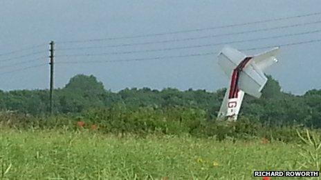 Victims of plane crash near M1 named by police - BBC News