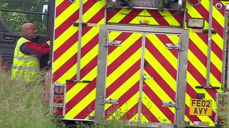 Light aircraft crash near M1 kills two - BBC News