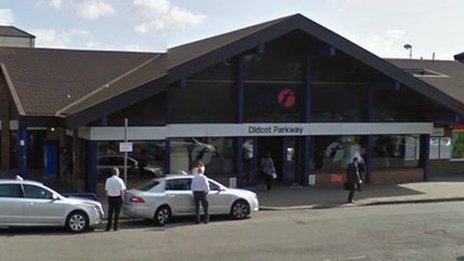 Didcot Parkway railway station £8m revamp complete - BBC News