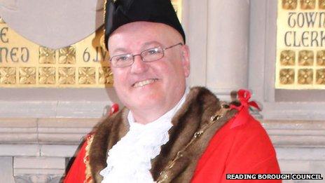 Mayor of Reading wants World War One street light switch-off - BBC News