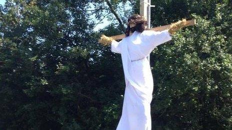 School's coat appeal after Joseph scarecrow stolen - BBC News