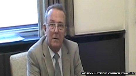 Ex-Broadmoor manager's 'Savile scapegoat' claims - BBC News