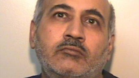 Life for Levenhulme's Aftab Alam for murdering wife - BBC News