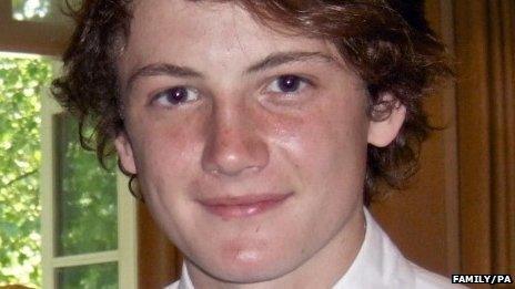 Horatio Chapple death: Polar bear 'dragged boy from tent' - BBC News