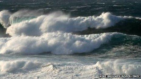 Scottish wave and tidal projects approved by Crown Estate - BBC News