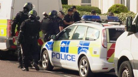 Sixteen arrests in Boscombe police raids against drugs - BBC News