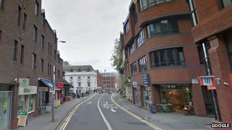 'BB gun' sparks firearm alert in Reading - BBC News