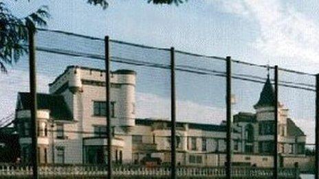 Negative Ebola test for Dungavel detainee in South Lanarkshire - BBC News