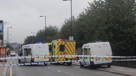 Man arrested over Croydon fight stabbing death - BBC News