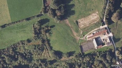 Man trapped in Beaminster farm slurry pit dies - BBC News