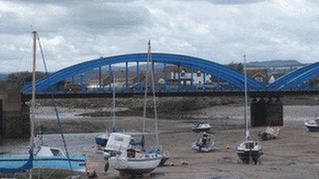 Work starts to strengthen Rhyl's Foryd Bridge - BBC News