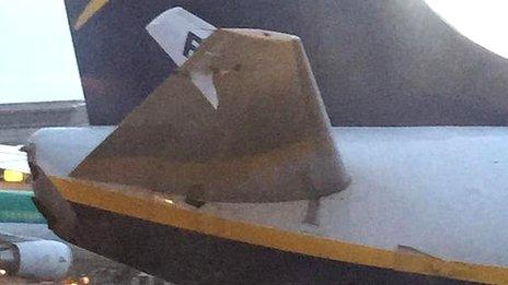 Ryanair planes' wingtips hit each other at Dublin Airport - BBC News