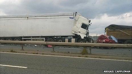 M56 crash: Two dead in four-vehicle crash in Runcorn - BBC News
